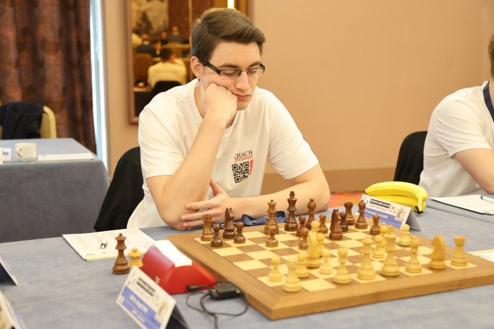 Europapokal der Vereine: Emil Schmidek (2427) schlägt Yu Yangyi (2720 ...