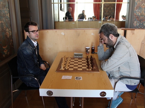 Nachdenken im Kreuzgang | ChessBase