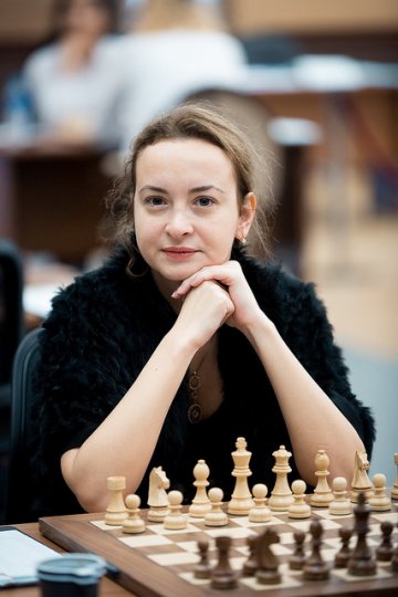 Frauen Grand Prix: Hou verteidigt Führung | ChessBase
