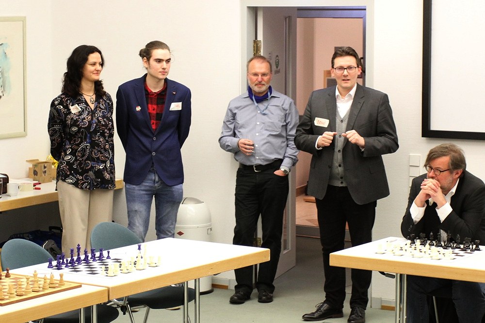 Simultanschach in der Bundesbank | ChessBase