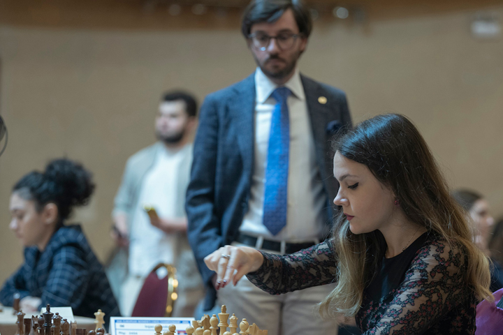 Fraueneuropameisterschaft, Runde 5: Eline Roebers muss Führung abgeben ...