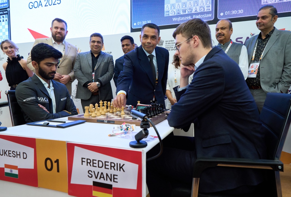 World Cup-Sensation: Frederik Svane eliminiert Weltmeister Gukesh ...